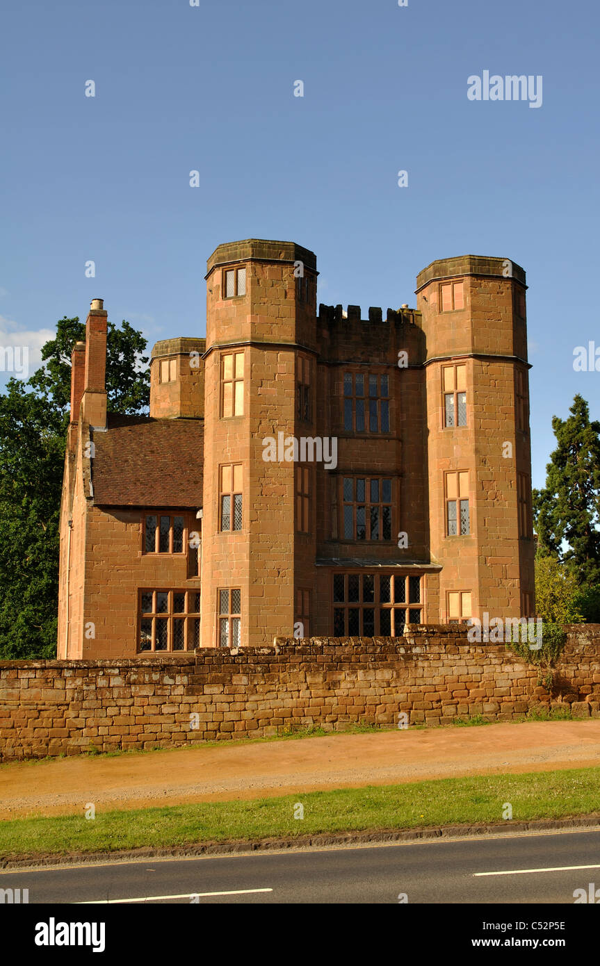 Leicester`s Gatehouse Kenilworth Castle Warwickshire England Uk